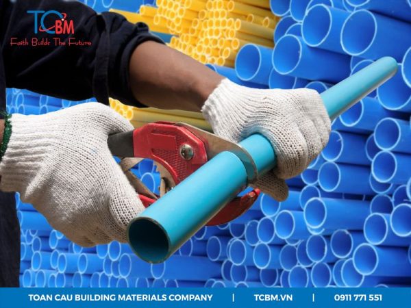 Nhựa Poli Vinyl Clorua (PVC) là gì? Ưu điểm & ứng dụng - TCBM