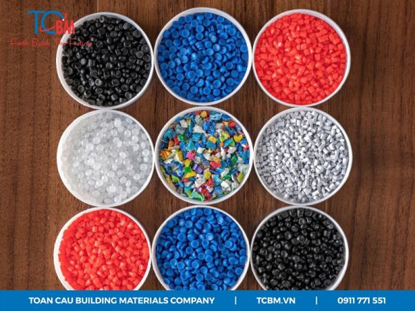Nhựa Poli Vinyl Clorua (PVC) là gì? Ưu điểm & ứng dụng - TCBM